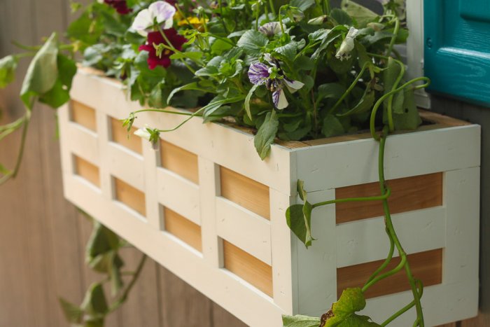 How to Build a DIY Window Box Planter | Angie's List